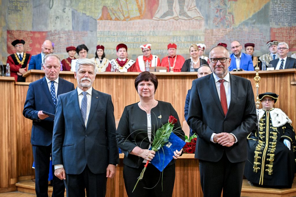 Filozofická fakulta UJEP má novou profesorku - UJEP | Univerzita J. E ...